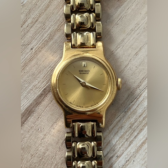 Seiko | Accessories | Seiko Ladies Watch Vintage Gold Tone Bracelet Case Dial Hands | Poshmark